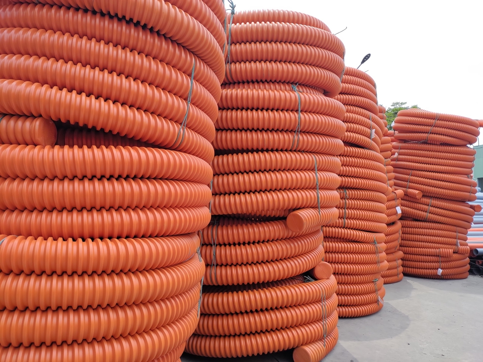 Ống nhựa xoắn HDPE Ba An - BFP 130/100- Giao hàng toàn quốc